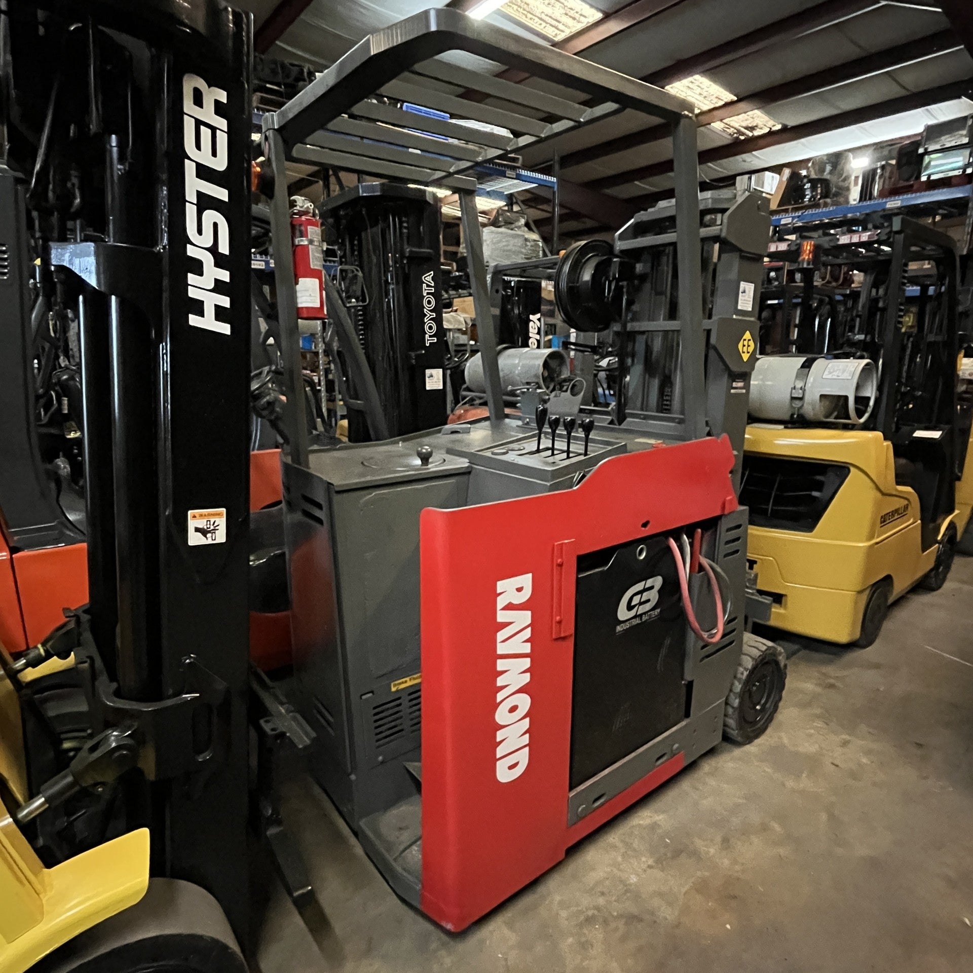 AAA Forklifts - Raymond 640C40TT 4000 lb. Electric Docker Forklift w ...