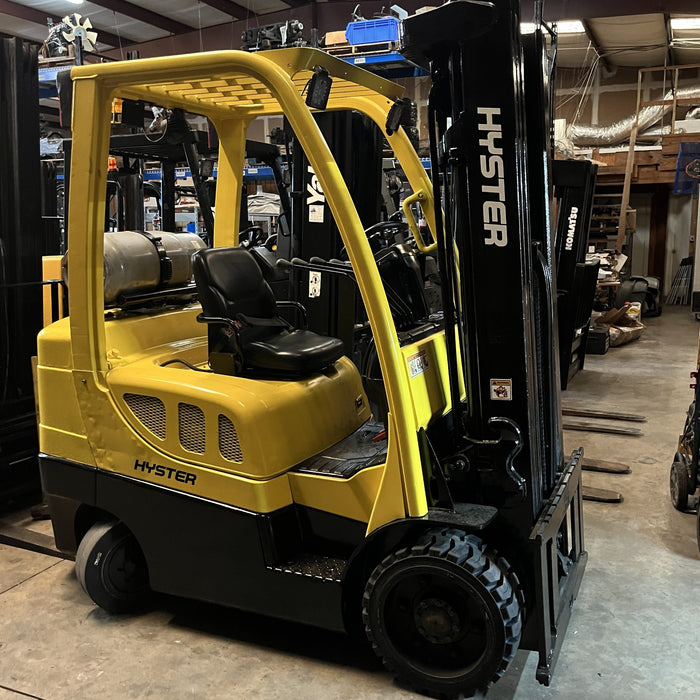 AAA Forklifts - 2014 Hyster S60FT 6000lb. LPG Forklift w/ Sideshift 189’H