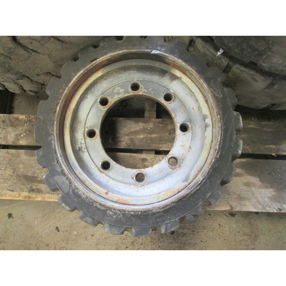 AAA Forklifts - Caterpillar Dual Wheels And Tires